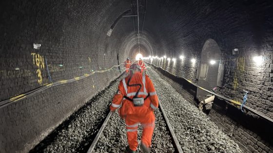 Tricky track renewal through Victorian tunnel on West Coast Main Line ...