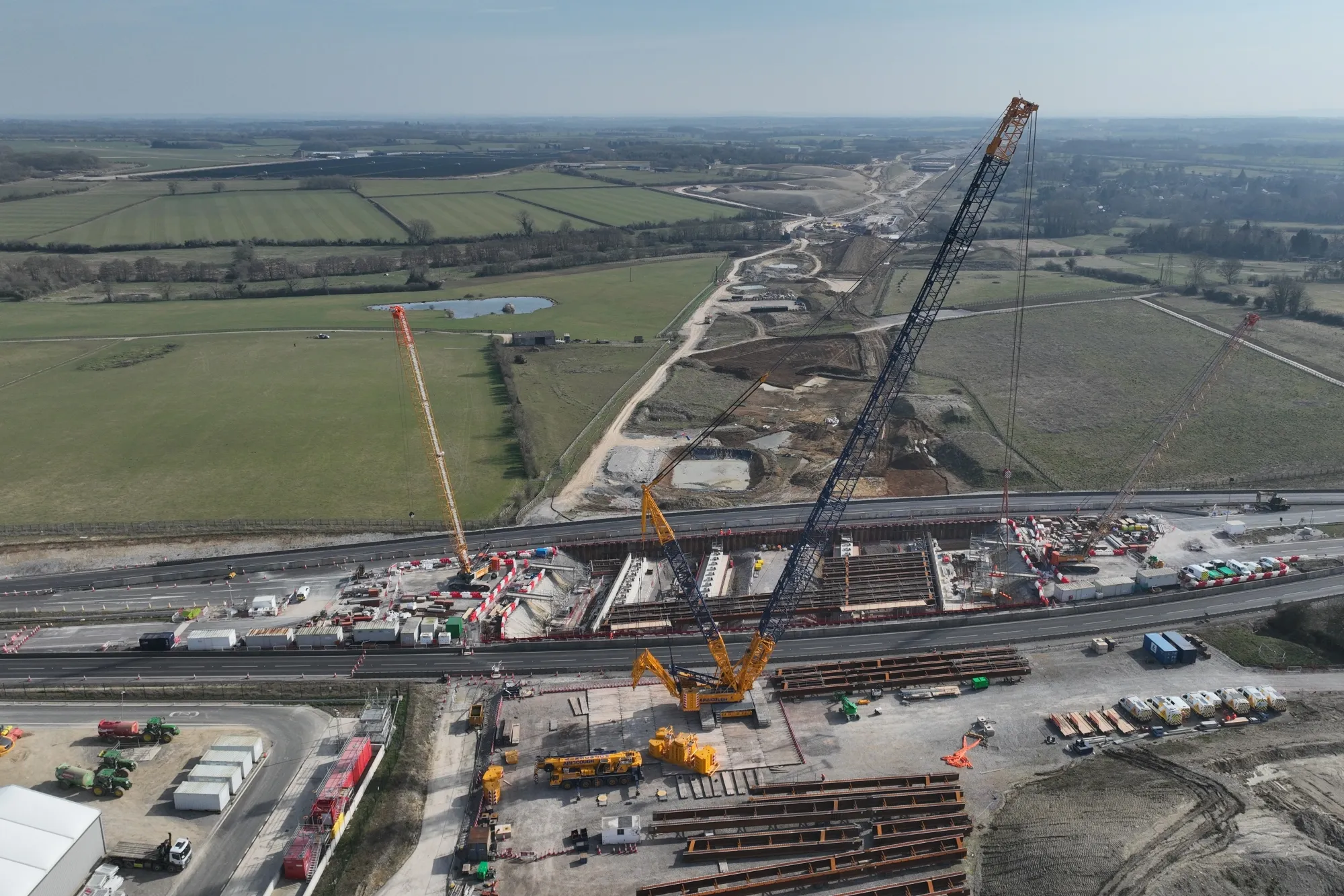 HS2 | Beams for new A43 bridge over high-speed line successfully lifted ...