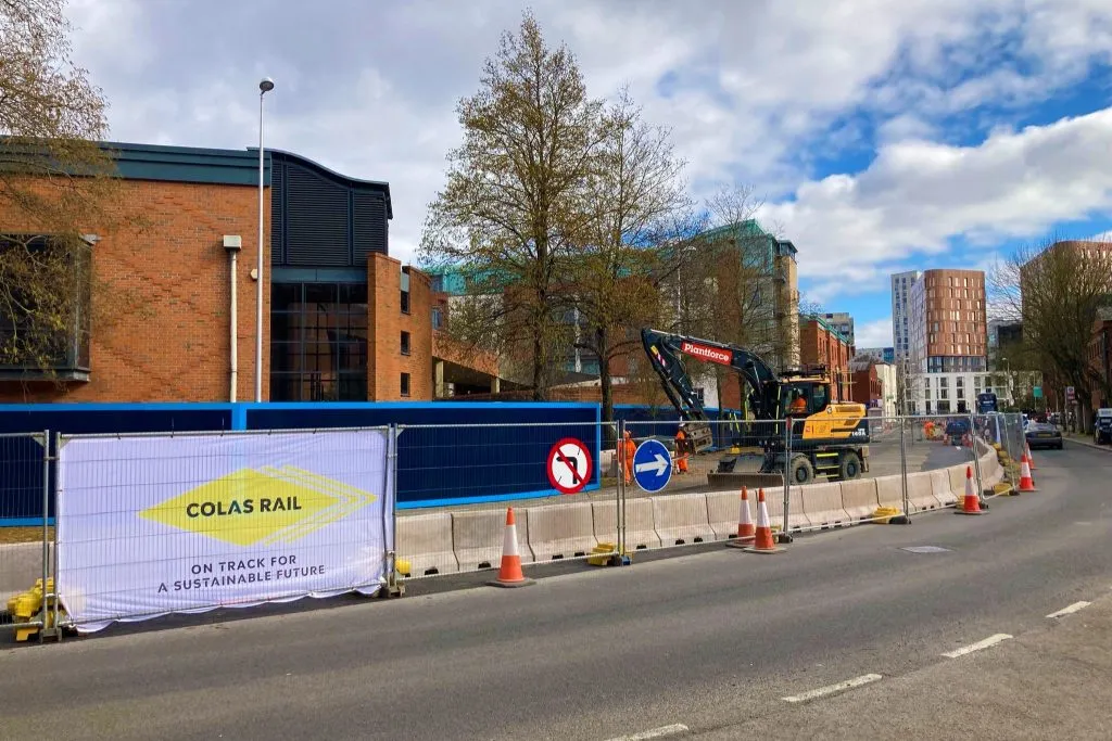 Laying of test track for Very Light Rail in Coventry city centre begins ...
