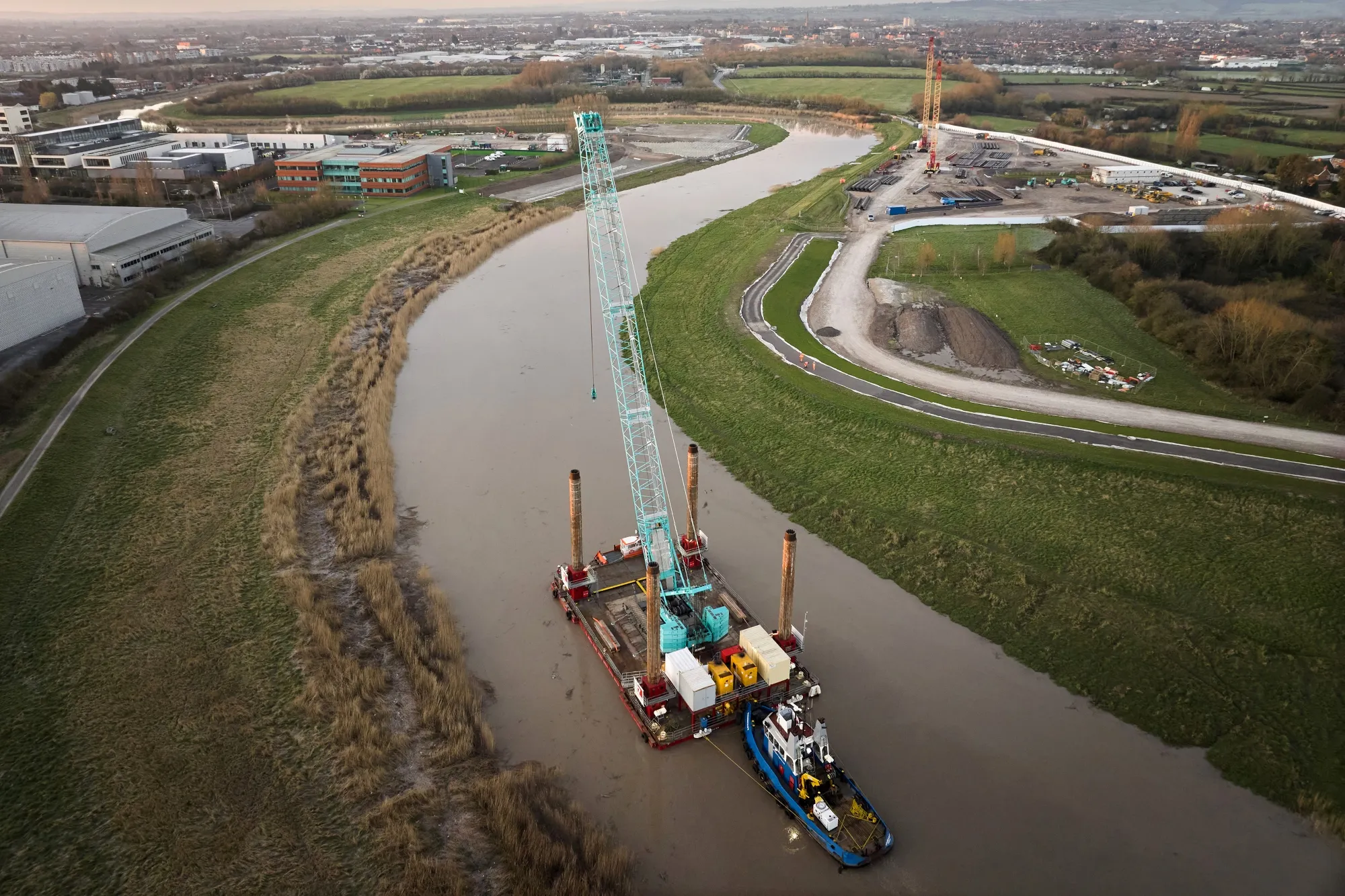 Jack-up barge arrives in Bridgwater for construction of £249M tidal ...