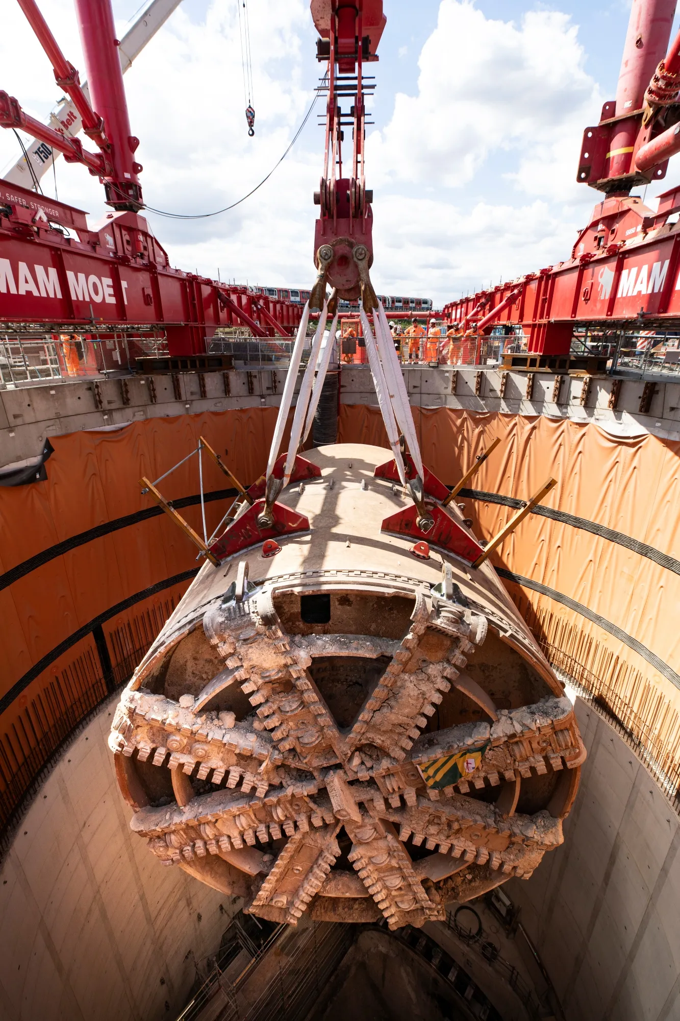 Watch: HS2 engineers lift fourth London TBM out of Green Park Way shaft ...