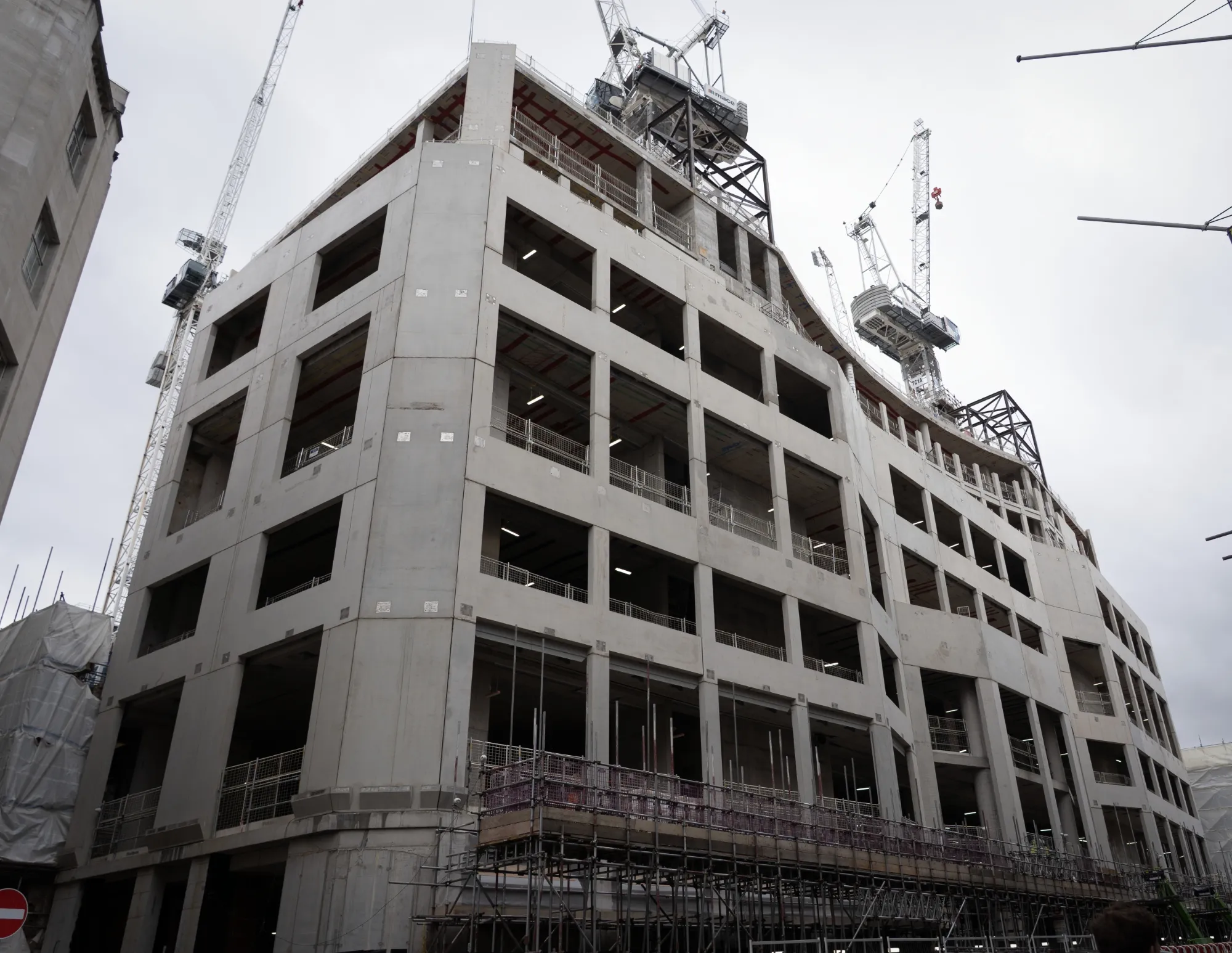 Mace and City of London celebrate topping out of courts at new £600M ...