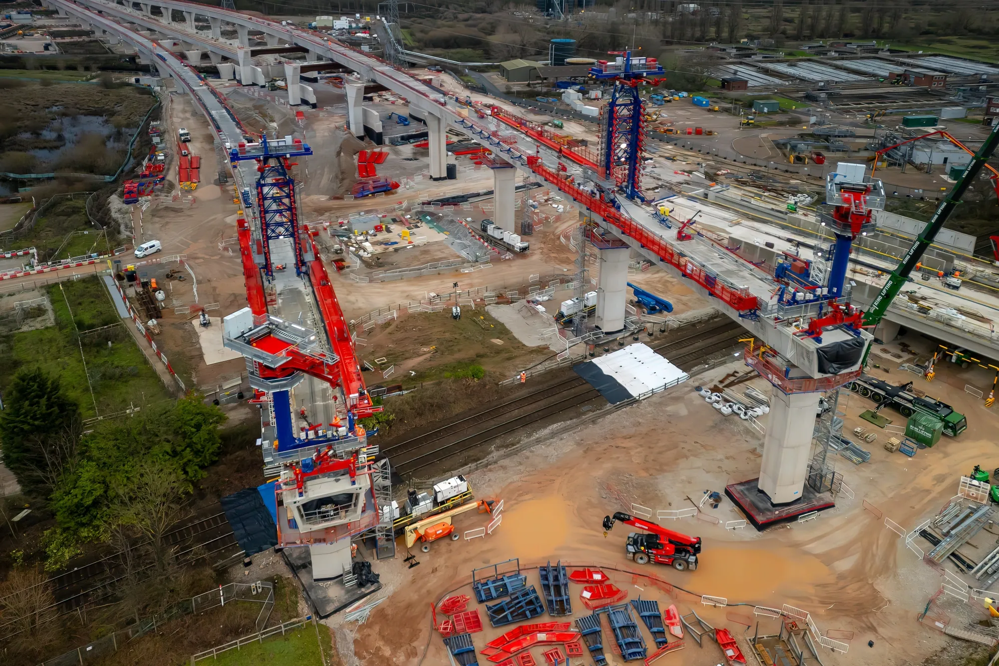 HS2 extends Water Orton viaducts over railway using cantilever ...