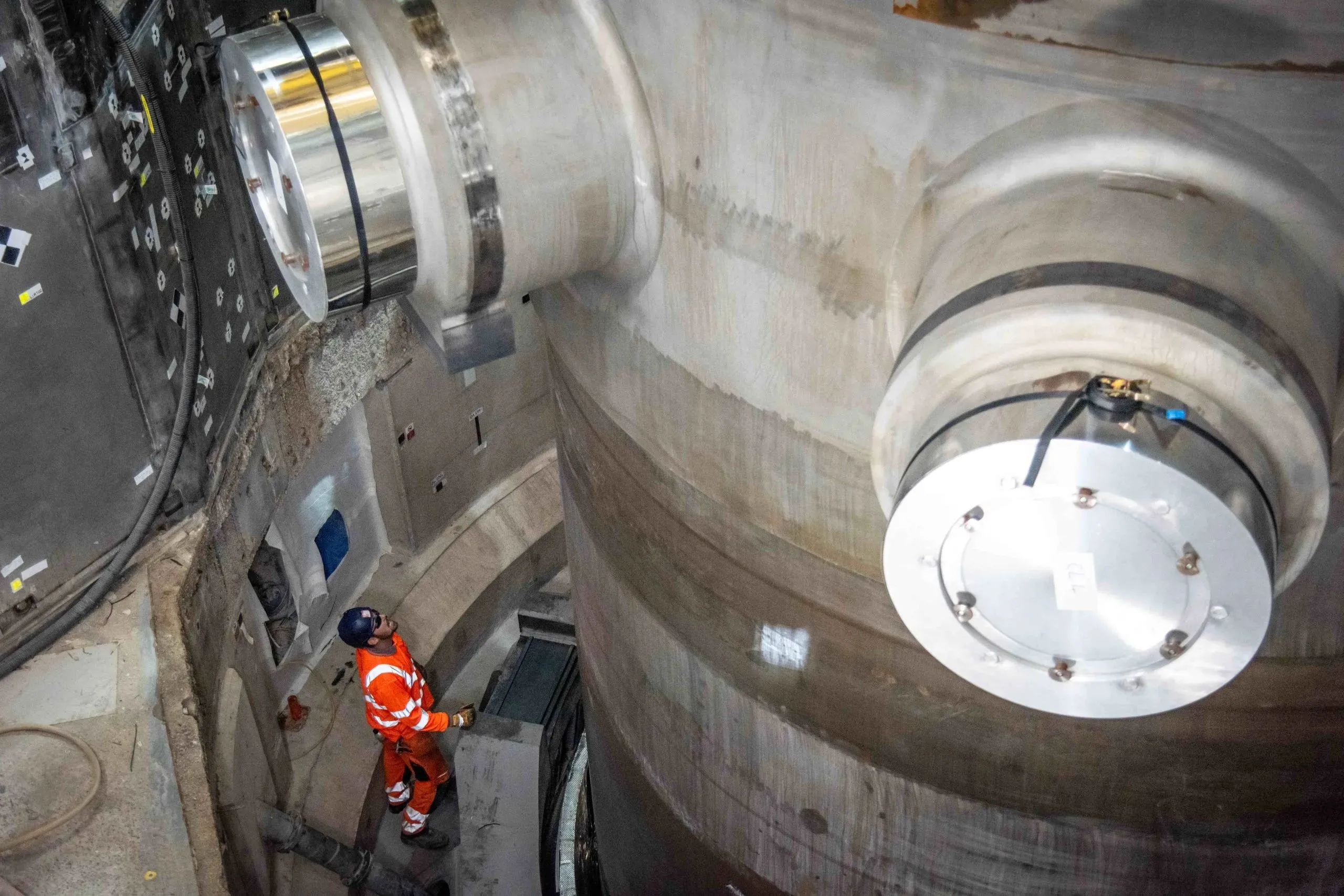 In pictures: World’s largest crane lifts Hinkley Point C’s second ...